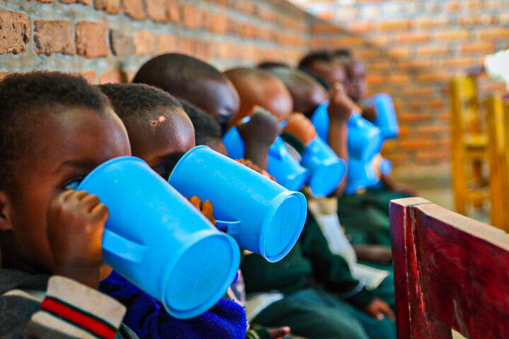 La couverture des programmes d'alimentation scolaire augmente, mais ...